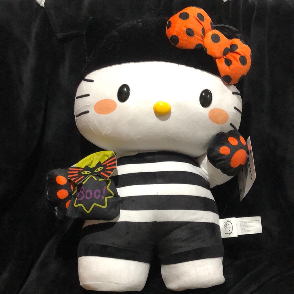 2023 Hello Kitty Halloween Greeter - Gem